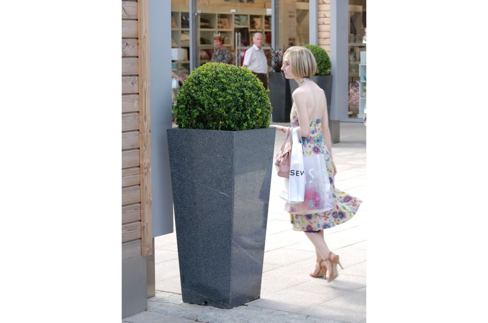 'The Outlet' Designer Shopping Mall - Large Modern Granite Plant ...