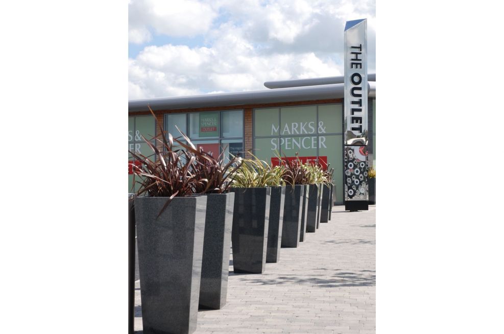 'The Outlet' Designer Shopping Mall - Large Modern Granite Plant ...